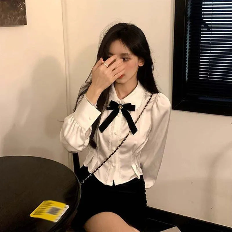 Søt Lolita-bluse med blonder og Peter Pan-krage – Klærigo